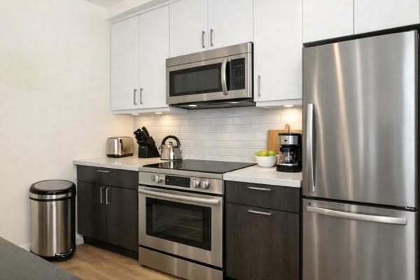 Boutique Studio Sleeps 4 - Prime Location - Toronto