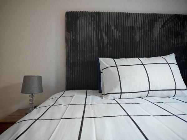 Courtyard Room With Shared Bathroom 2 - Parklands