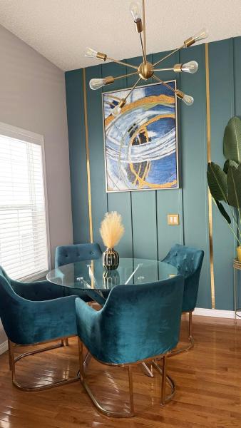 Luxury And Sophisticated Main Floor Townhouse - Calgary