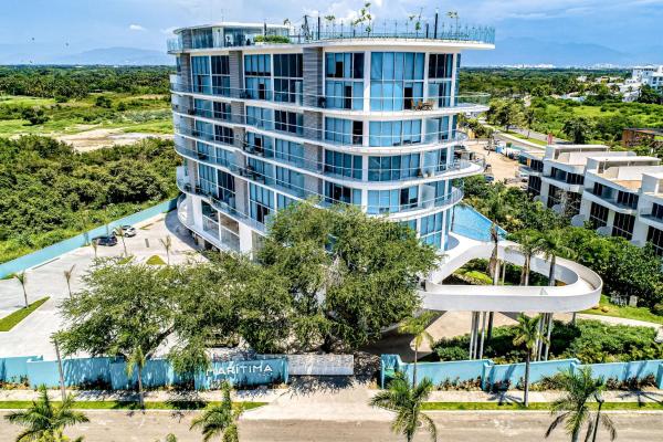 Updated Condo With Sweeping Views, Pools, Fitness Room, Balcony, W/d, And Ac - La Cruz de Huanacaxtle