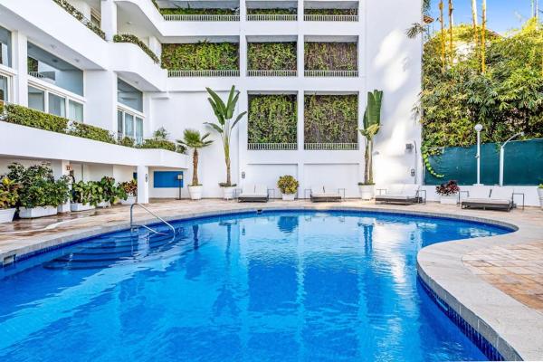 Modern Hillside Suite With Balcony, City View, Pools, Gym & Full Kitchen - Puerto Vallarta
