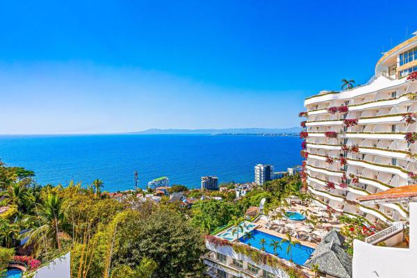 Elegant Oceanview Suite With Heated Pool, Private Hot Tub & Terrace Dining - Puerto Vallarta