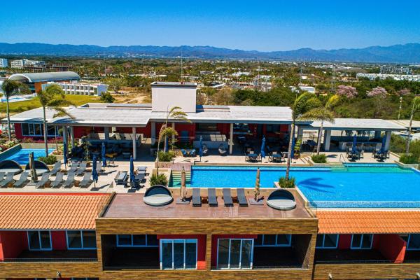 Peaceful Modern Condo With Rooftop Pool, Washer-dryer And Fitness Room - Nuevo Vallarta