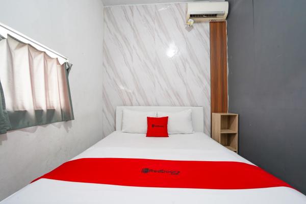 Reddoorz Near Alun Alun Magetan - Magetan