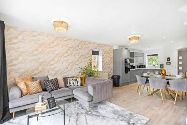 Whiskawaystays - Mystic Heights - Luxury Home - Worcester