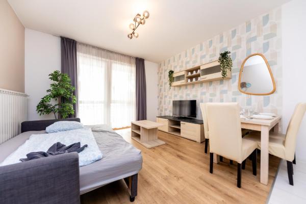 Prime Stay - Deluxe 2 Bedroom Family Apartment - Parking Included - Budapest