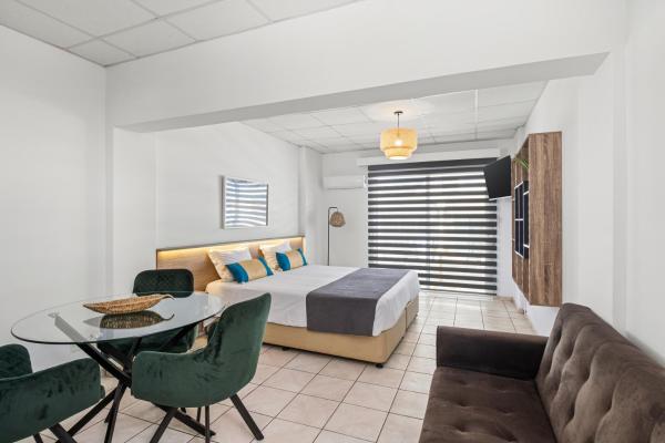 Larnaca Bay Suites - Larnaca