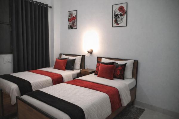 La Vie Livings Only For Female - Noida