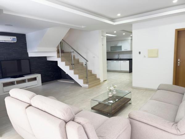 Spacious 3-bdr House Close Airport - Lcgr - Praia