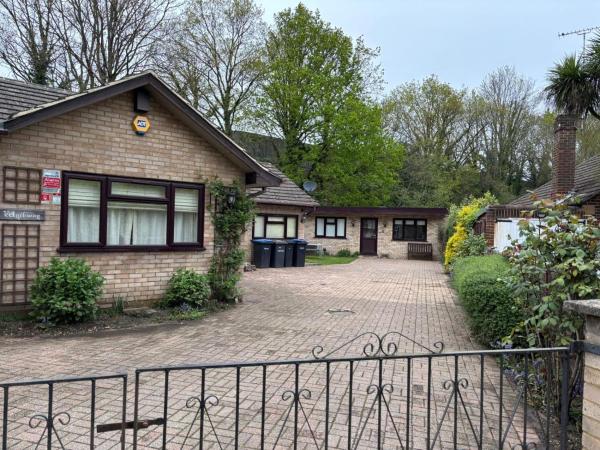 4br - Lovely Home Fully Furnished At Egham - Berkshire