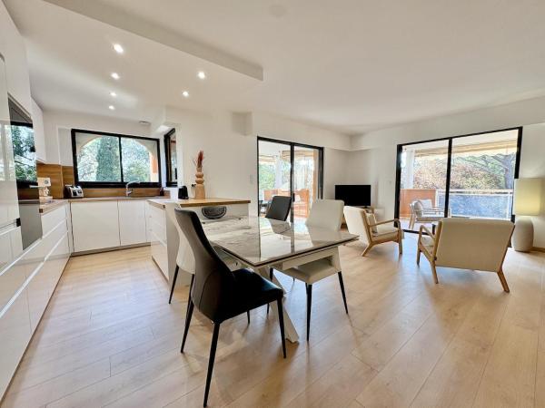 Appartement T3 Moderne, Piscine, Parking, Vue Golf, Commerces à Proximité - Agay
