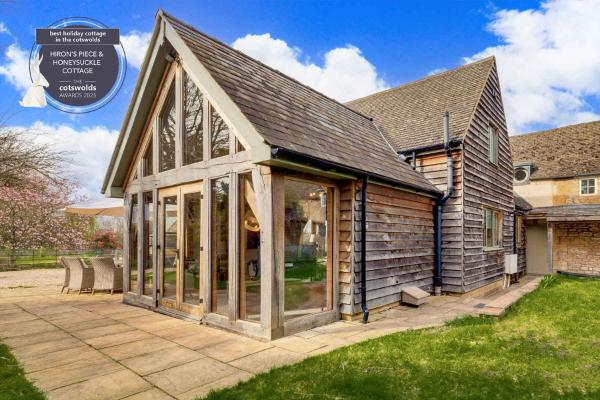 Hiron's Piece - Hot Tub Packages Available - Broadway