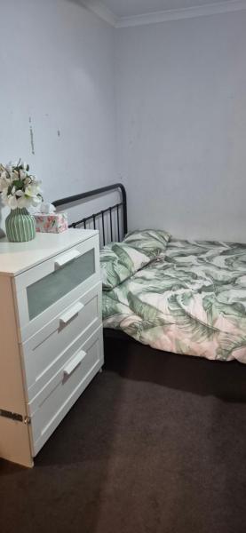 Master Bedroom Near Airport - 布萊克伍德