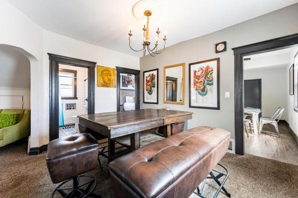 Charming Haven | Near Downtown Detroit - Warren, MI