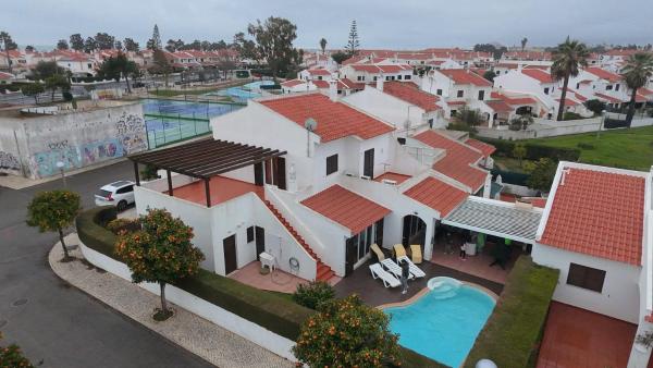 Lovely Beach House Moradia V4 Com Piscina - Altura, Portugal