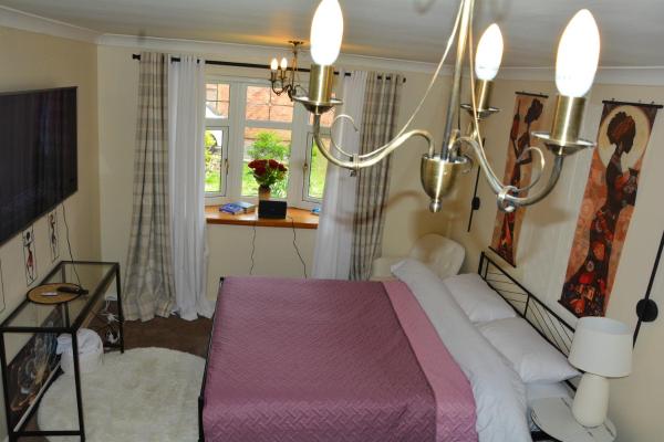 Four-bedroom House, Kitchen, Tv In Each Bedroom - Shropshire
