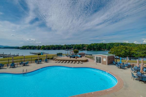 Smith Mtn Getaway: Pool, Hot Tub & Lake Views! - Smith Mountain Lake State Park, Huddleston