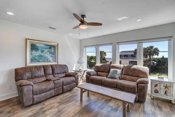 Salt Therapy N - Coastal Escape W Beach Access - Vilano Beach, FL