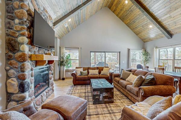 Cozy Cove Lodge - Branson, MO