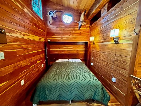 Treehouse By The Creek - Maryville, TN