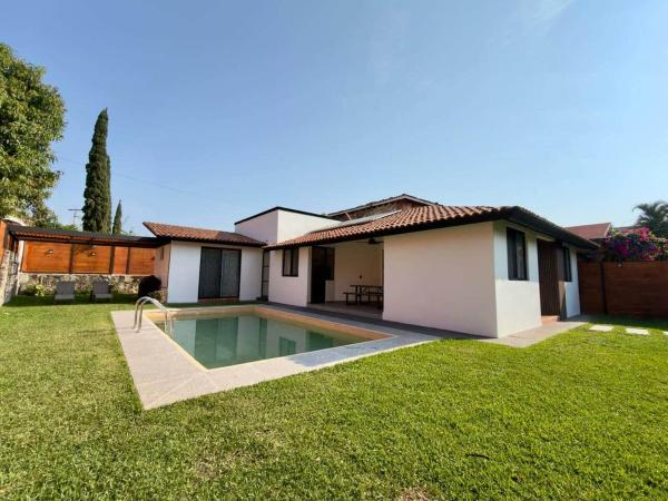 Casa A Una Cuadra Del Centro Comercial - Oaxtepec