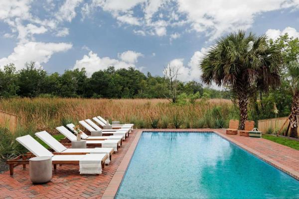 Modern Coastal Home With Heated Pool - Mississippi