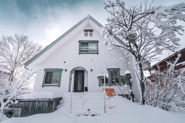 Hakuba Slopeside Chalet - Hakuba