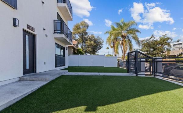 1110 W 40th Pl Rm 12 - Hollywood, CA