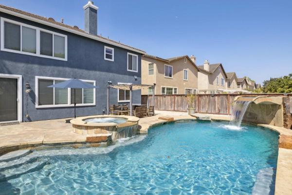 3br Main House Poolside Dining Near Beaches - Oxnard, CA