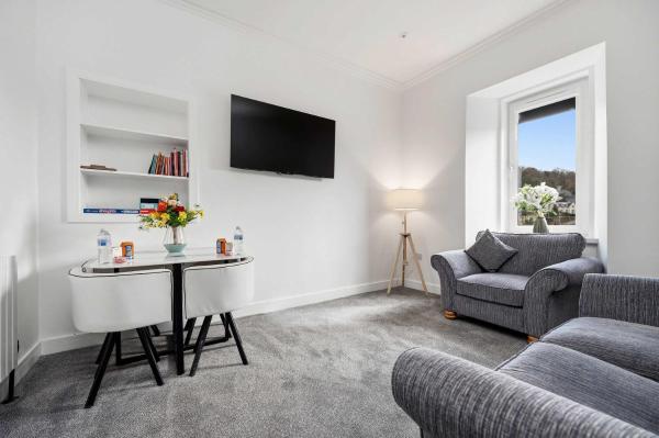 Central 2br Argyll Apartment - Town Views Near Seafront - Oban