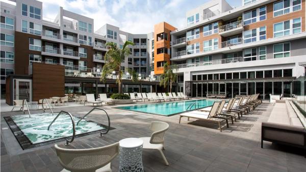 Avalon Palm Oasis 2br Apartment - Hollywood, CA