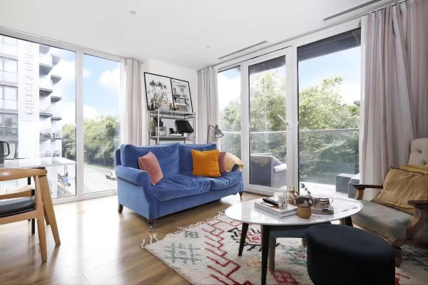 Elegant Apartment On Chelsea Bridge - Croydon