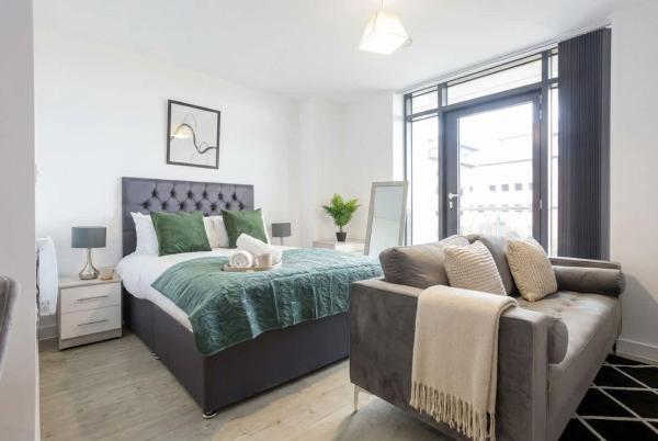 Modern Studio With Balcony In Manchester - Salford