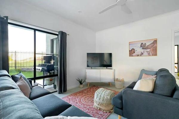 Surfside Getaway Caves Beach Absolute Beachfront - Newcastle