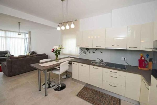 Apartment With Pool In Porec-istrien 54580 - Poreč