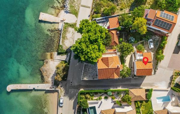 1 Bedroom Stunning Apartment In Betina - Betina