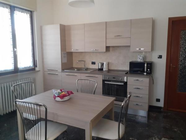 Casa Nebieu In Edificio Indipendente Nel Centro Di Monforte - Bra