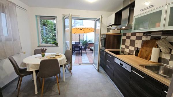 Apartment With Garden In Barbariga - Peroj