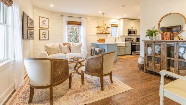 Kildahl House - Boutique Farmhouse Suite #1 - Elgin, IL