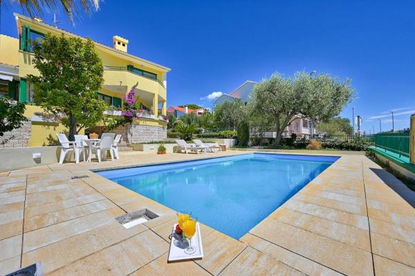 Oscar Apartments With Shared Pool - Zadar