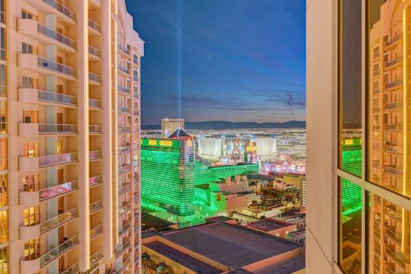 Jackpot 34th Floor Penthouse On Vegas Strip - Las Vegas, NV