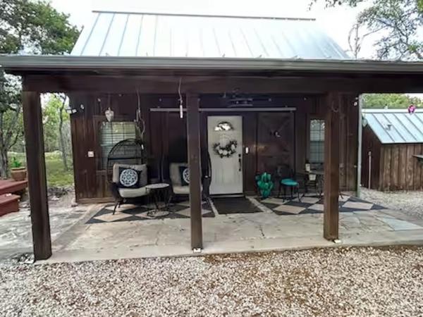Prickly Pear - Rustic Cabin - Canyon Lake, TX