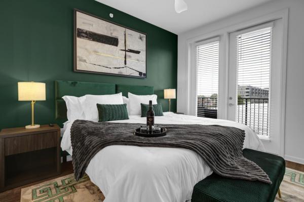 Intimate Flat With Pool, Gym, And Stunning City Views - Birmingham, AL