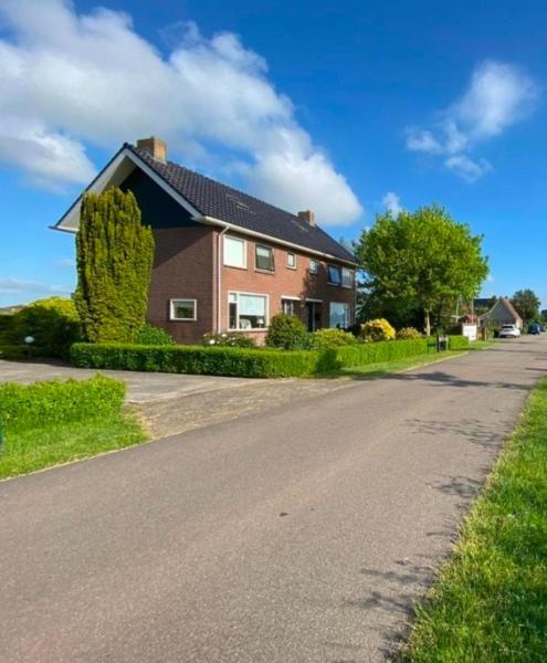 Huis Bij Het Water In Uitstekend Fiets-, Vis- En Vaargebied - Friesland