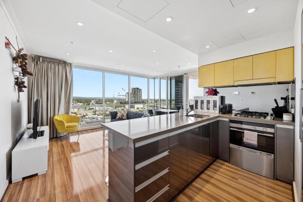 Adelaide Central Skyline Panoramic Suite Three - Stirling