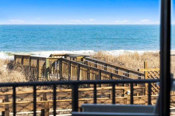 Boardwalk Breeze Oceanfront Pool Villa - Carolina Beach