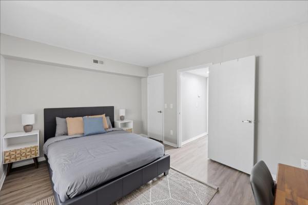Modern Comfort At The Domain Near Raleigh - Raleigh, NC