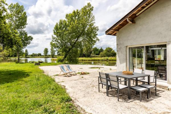 Le Panoramique Du Lac D'isachris - Mortagne-sur-Gironde