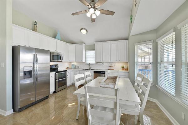 Sandy Cheeks - Jamaica Beach, TX