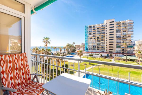 Sunny Seaside Apartment - Benalmádena
